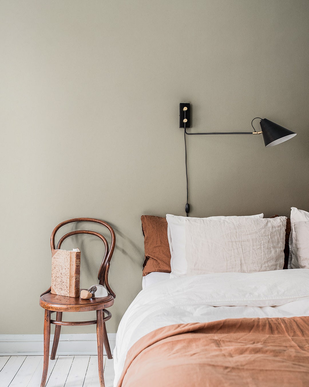 Midbec Lin 77013 – Beige/grå enfärgad tapet